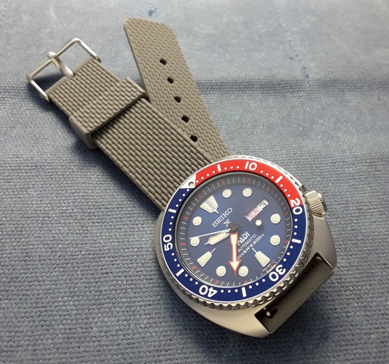 StrapoMesh by StrapoSphere.com | Yeoman's Watch Review