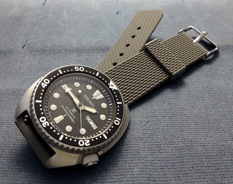 StrapoMesh by StrapoSphere.com | Yeoman's Watch Review